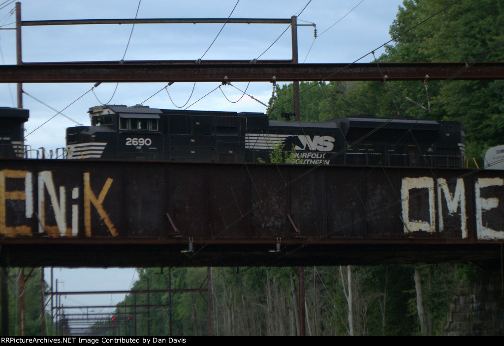 NS SD70M-2 2690 trails on 17G